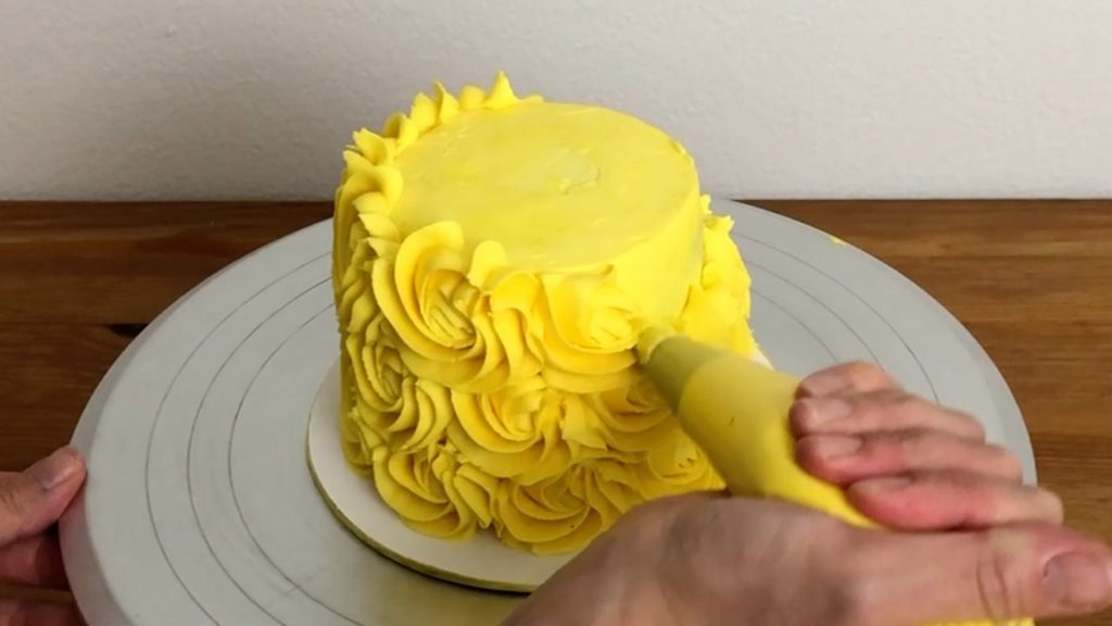 8 Ways To Use A 1M Piping Tip - British Girl Bakes