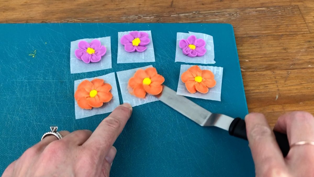 8 Ways To Use A Petal Tip – British Girl Bakes
