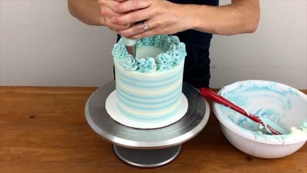 4 Secrets for Perfect Stripes on Cakes – British Girl Bakes