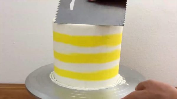 4 Secrets for Perfect Stripes on Cakes – British Girl Bakes