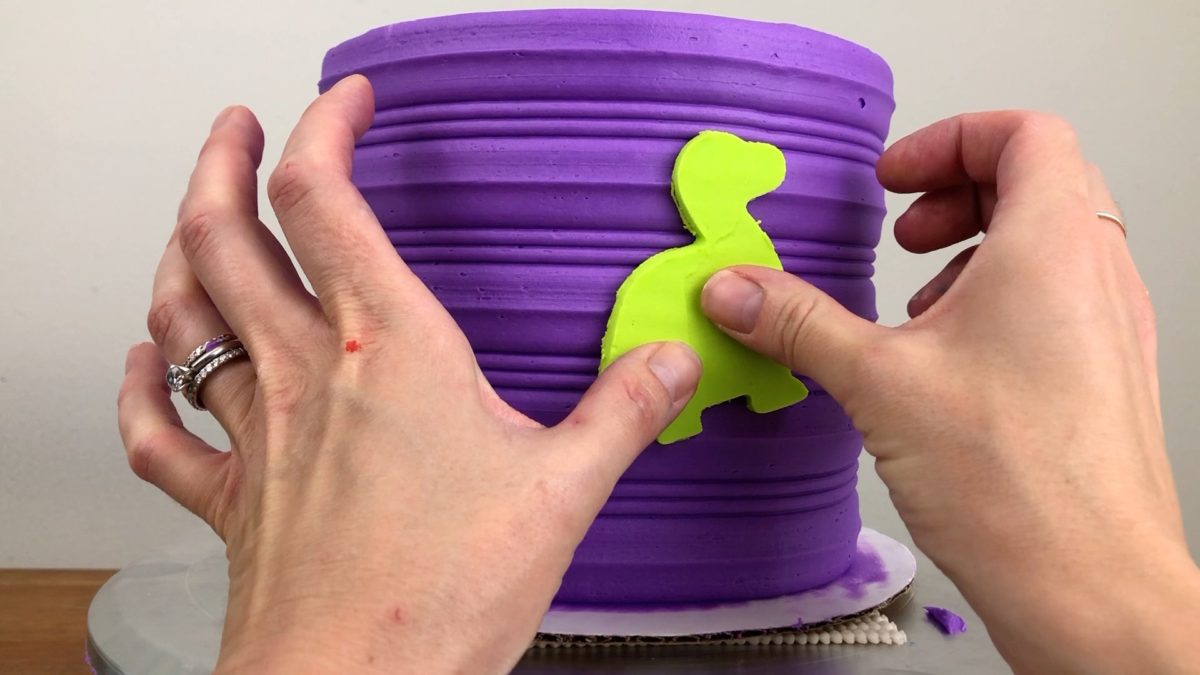 6 Ways to Decorate Cakes with Parchment Paper – British Girl Bakes