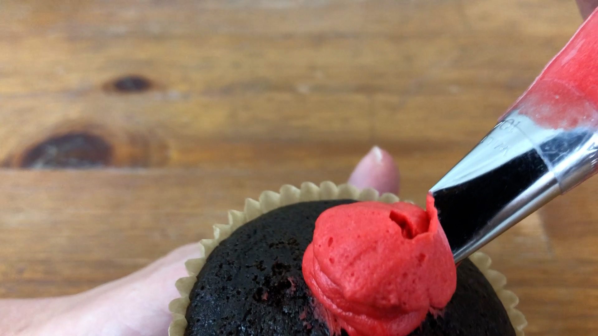 8 Ways To Use A Petal Tip – British Girl Bakes
