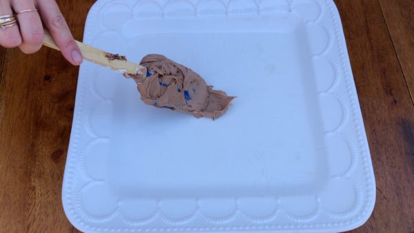 Cake Decorating without Tools AND a Turntable Hack! – British Girl Bakes