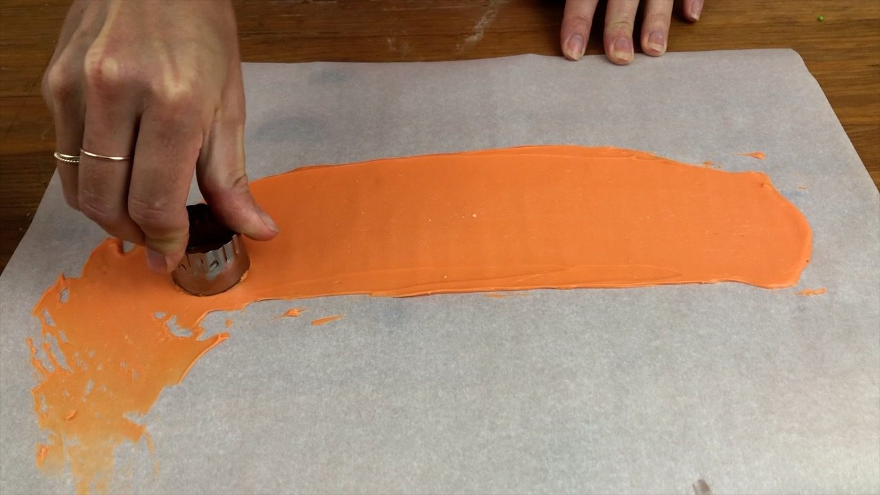 6 Ideas for Cake Decorating with Cookie Cutters – British Girl Bakes