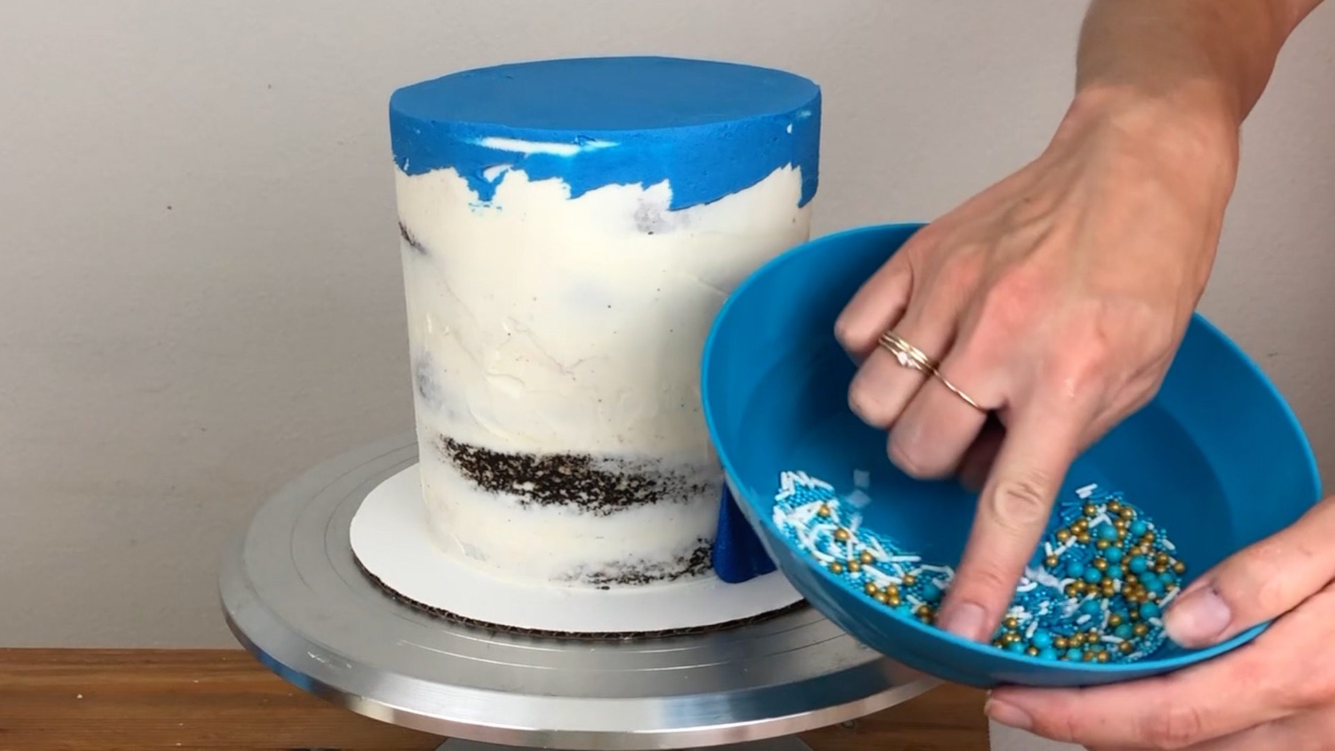 20 Ways to Decorate Gold Cakes – British Girl Bakes