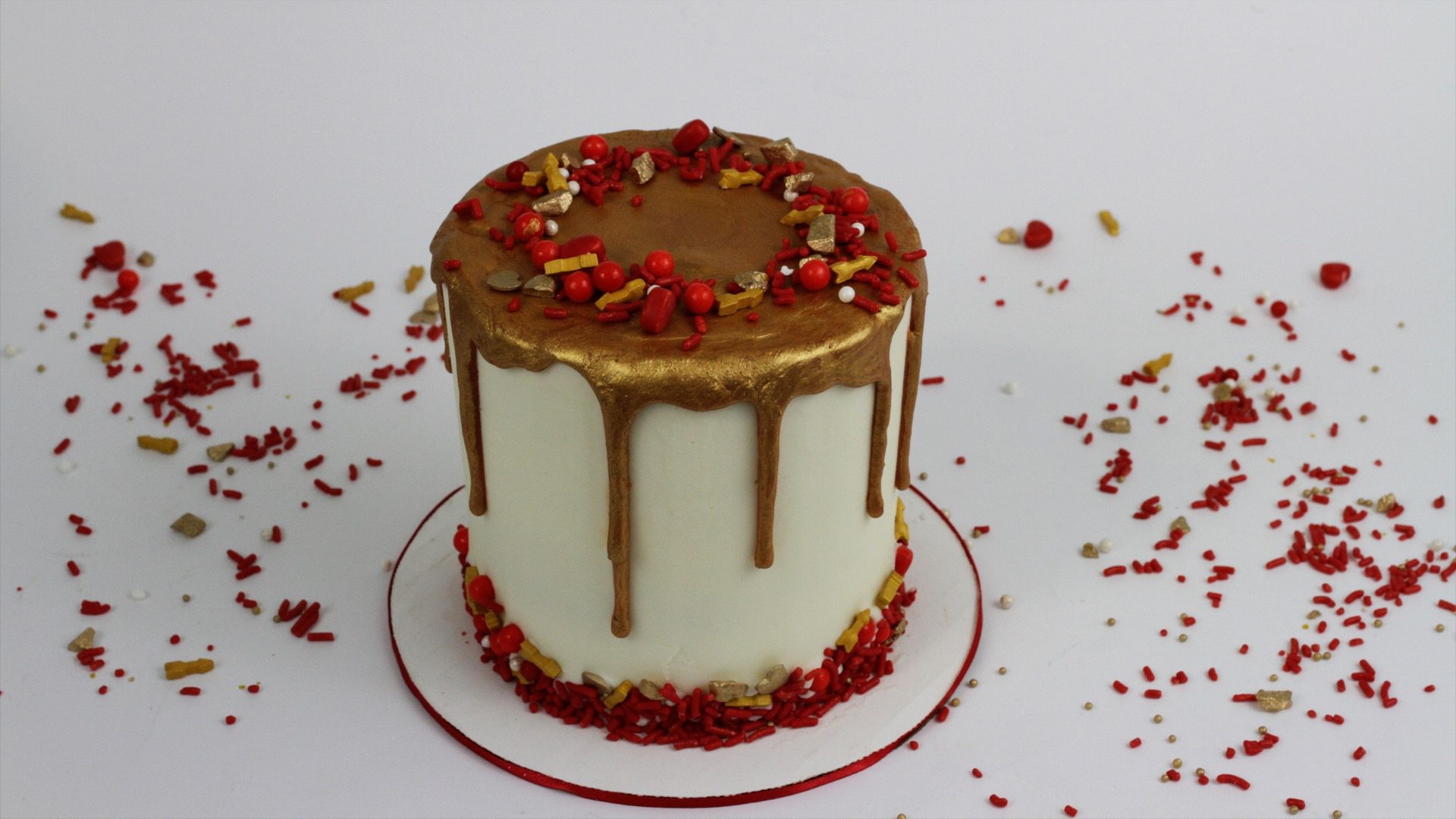 20 Ways to Decorate Gold Cakes – British Girl Bakes