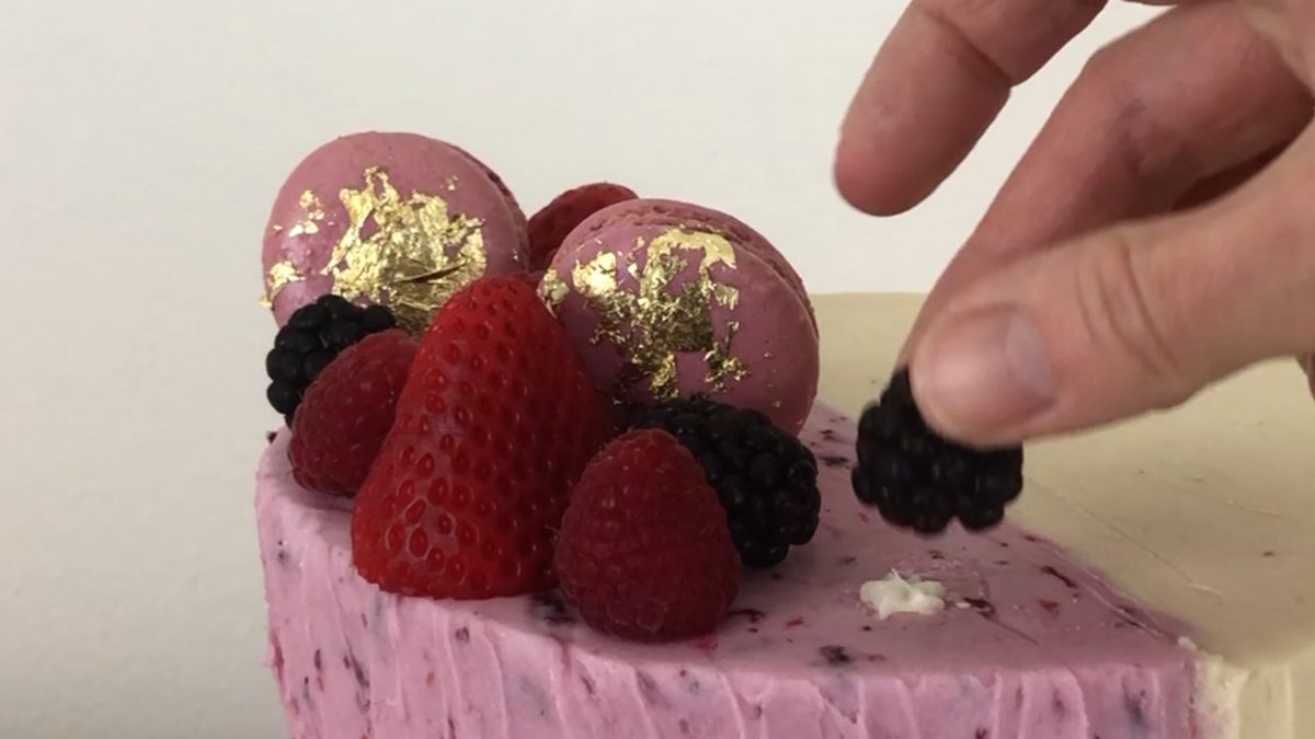 20 Ways to Decorate Gold Cakes – British Girl Bakes