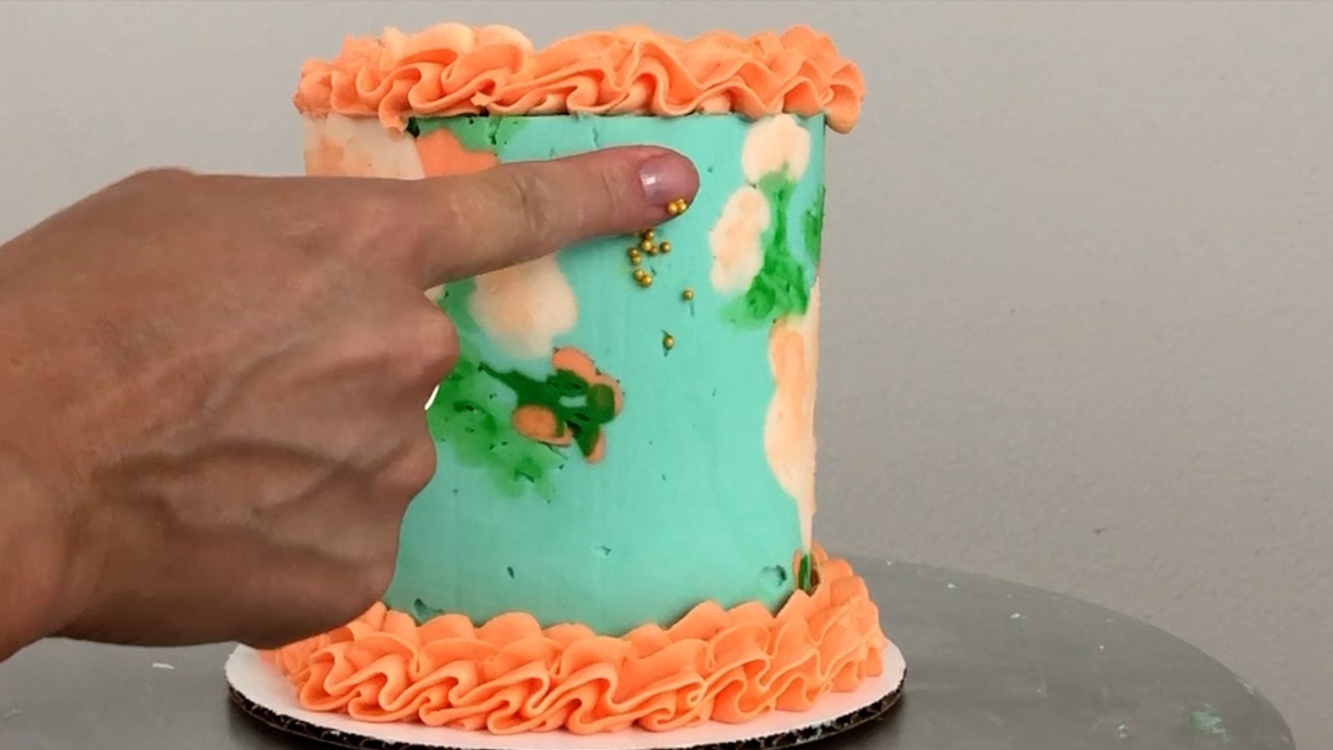 20 Ways to Decorate Gold Cakes – British Girl Bakes