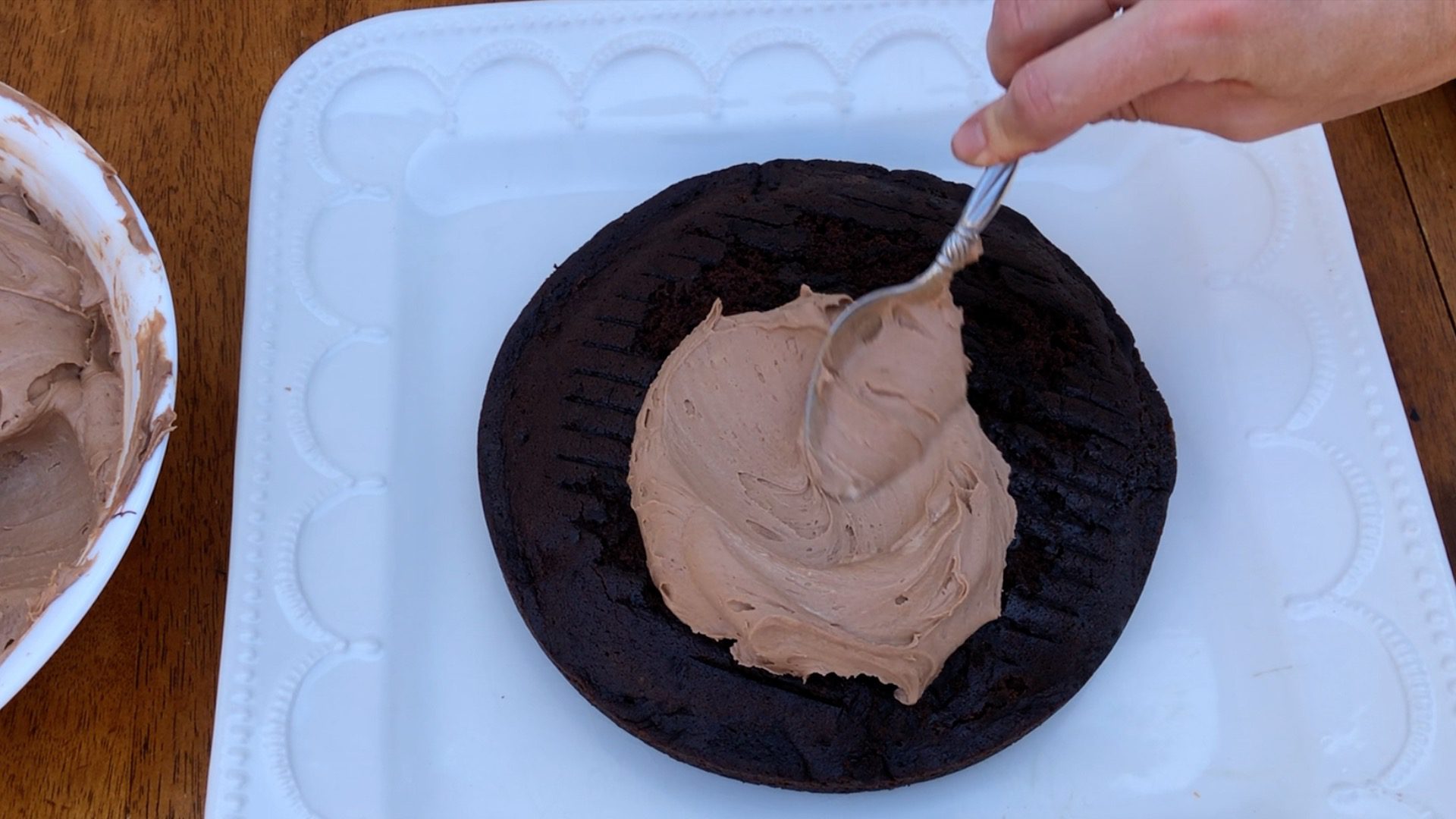 Cake Decorating without Tools AND a Turntable Hack! – British Girl Bakes