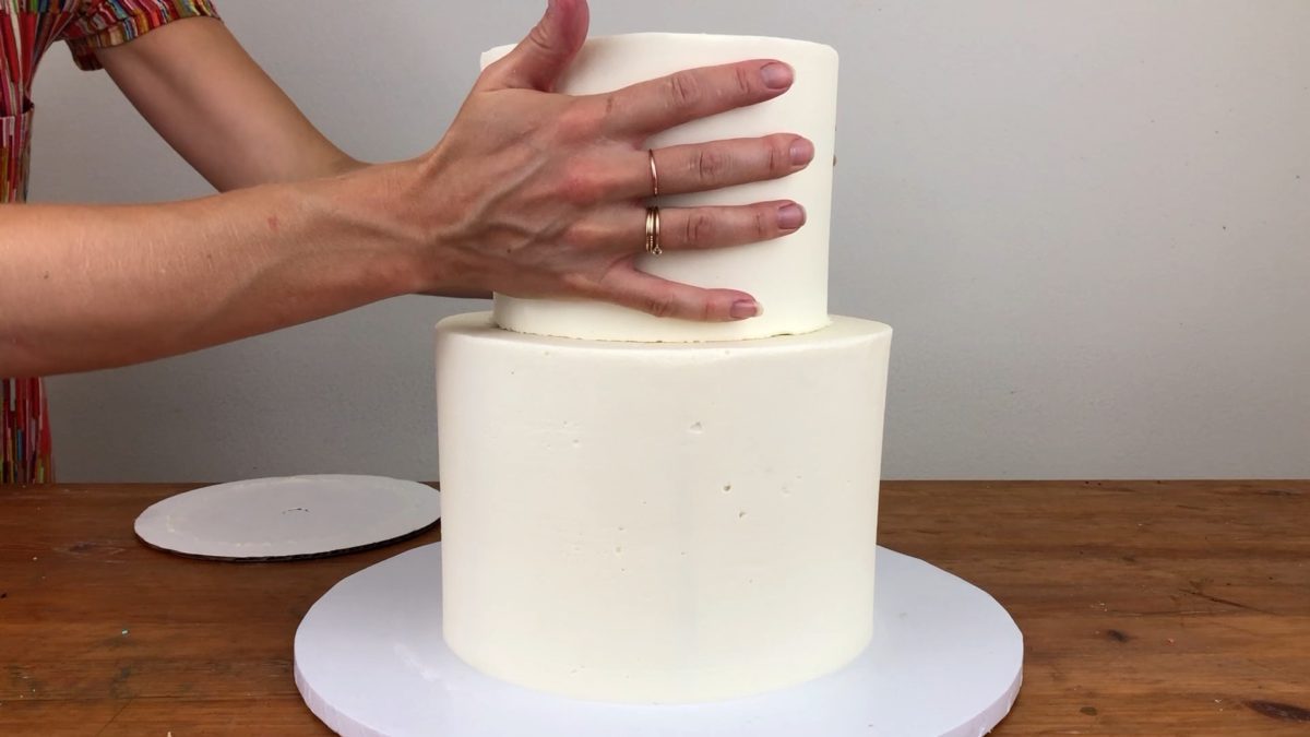 How To Stack A Tier Cake – British Girl Bakes
