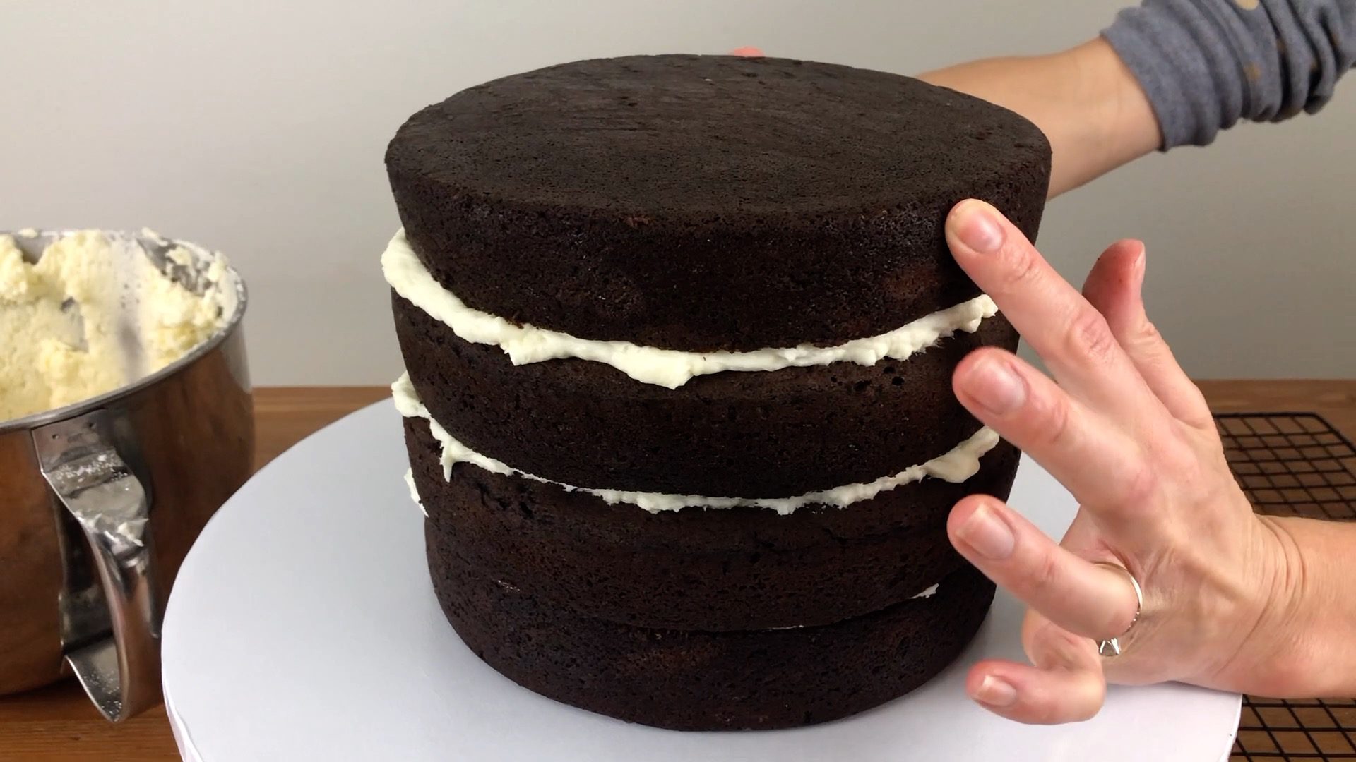 How To Stack A Tier Cake – British Girl Bakes