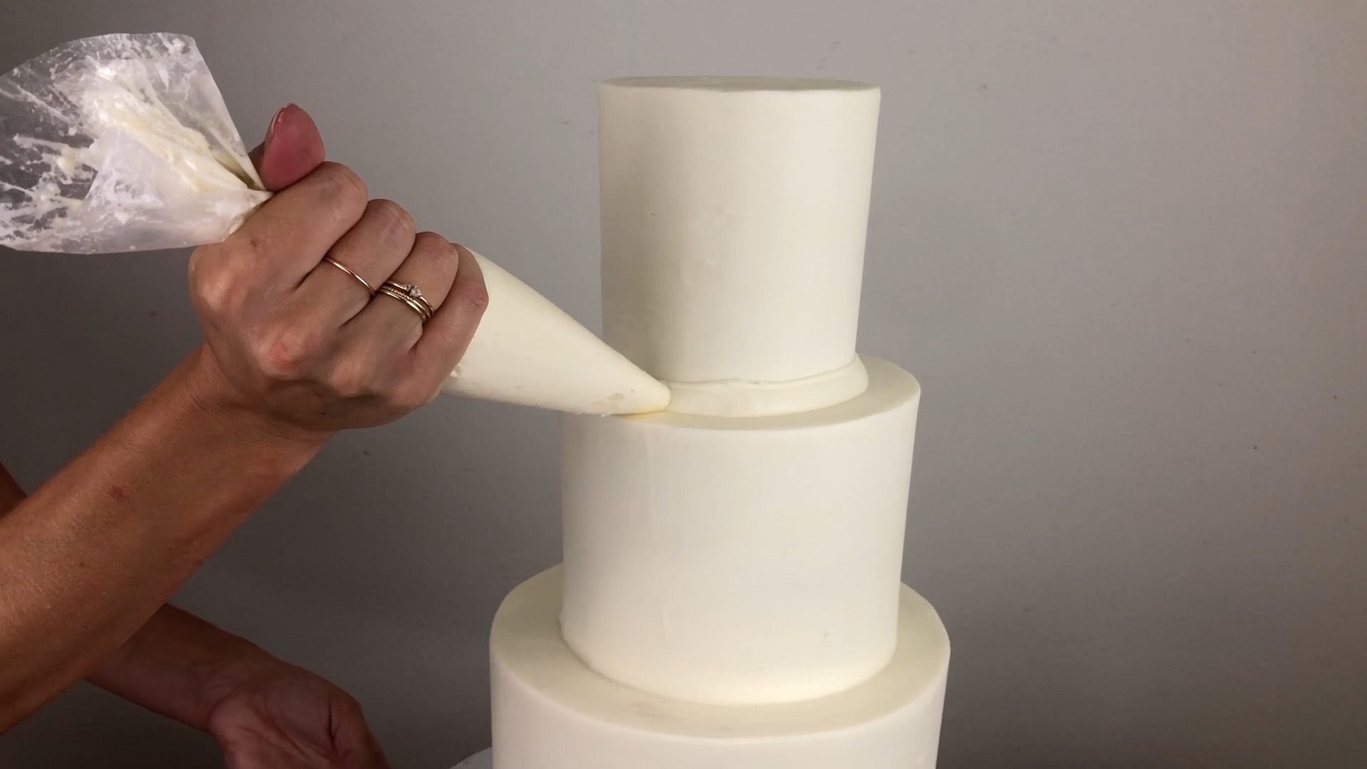 How To Stack A Tier Cake – British Girl Bakes