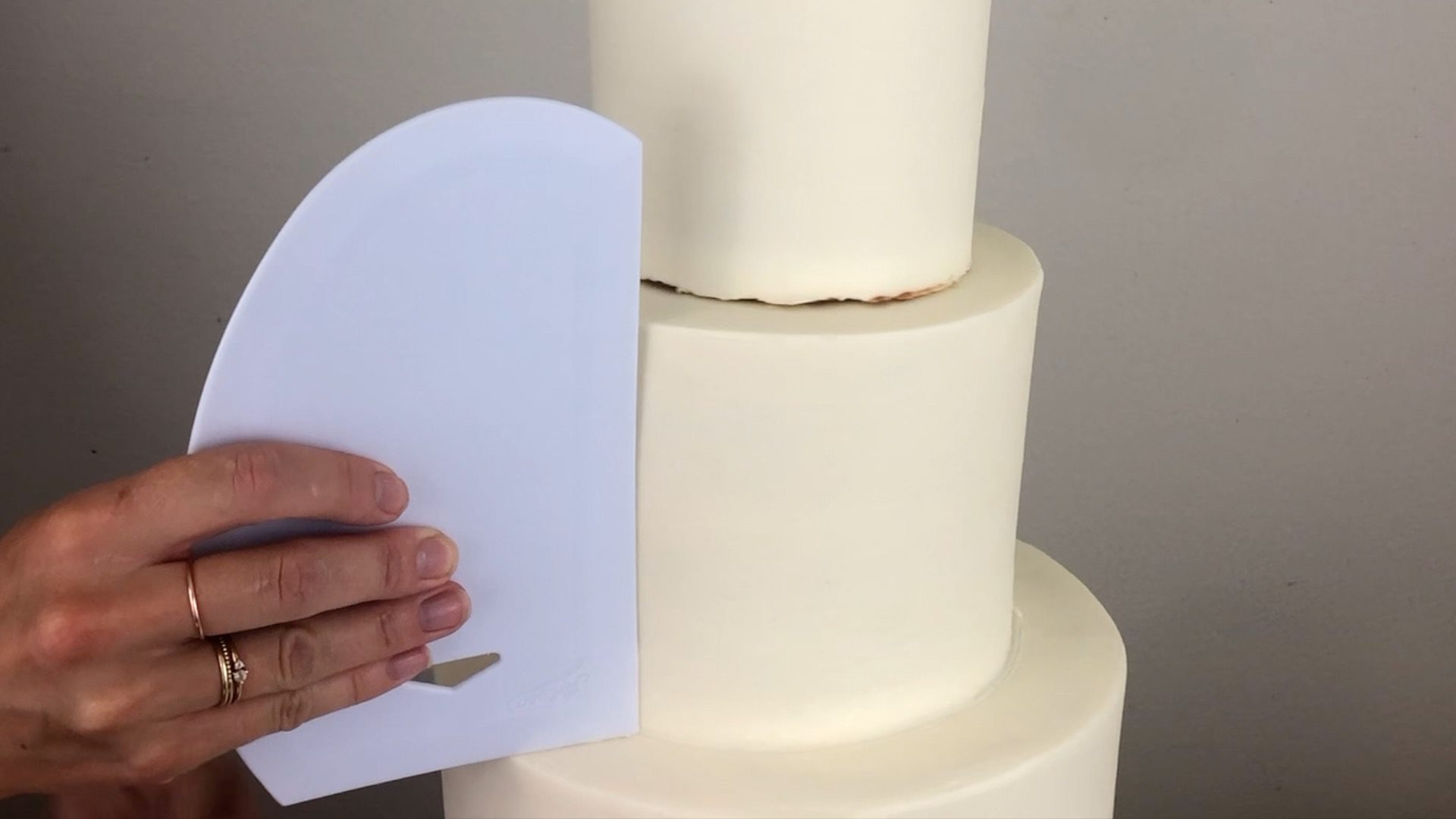 How To Stack A Tier Cake – British Girl Bakes
