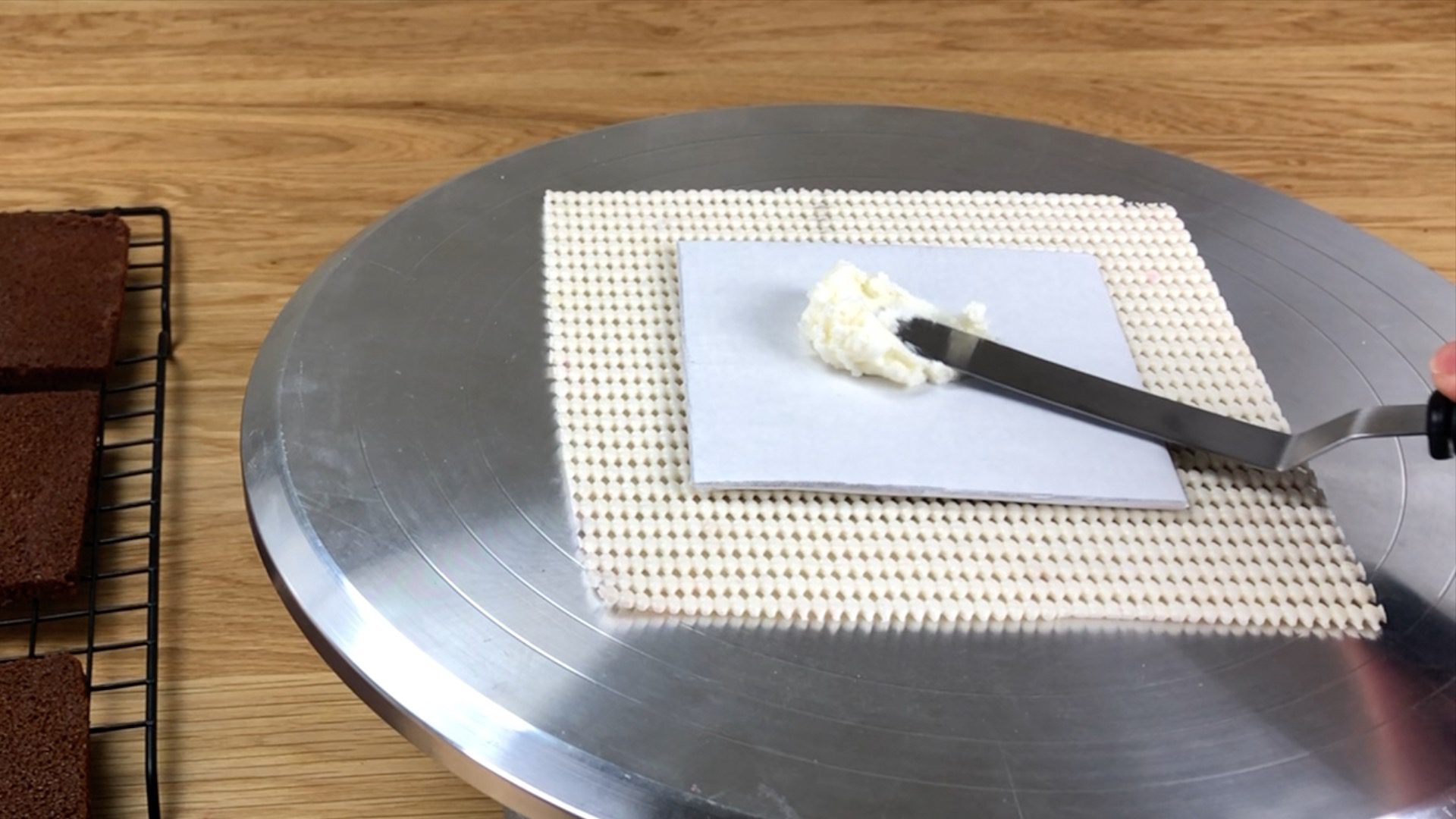 How To Frost A Square Cake With A Cardboard Box – British Girl Bakes