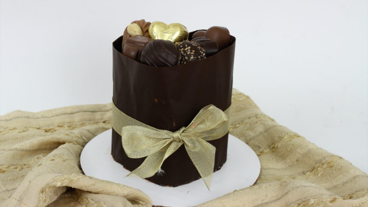 10 Ways To Decorate Cakes With Chocolate Chips – British Girl Bakes