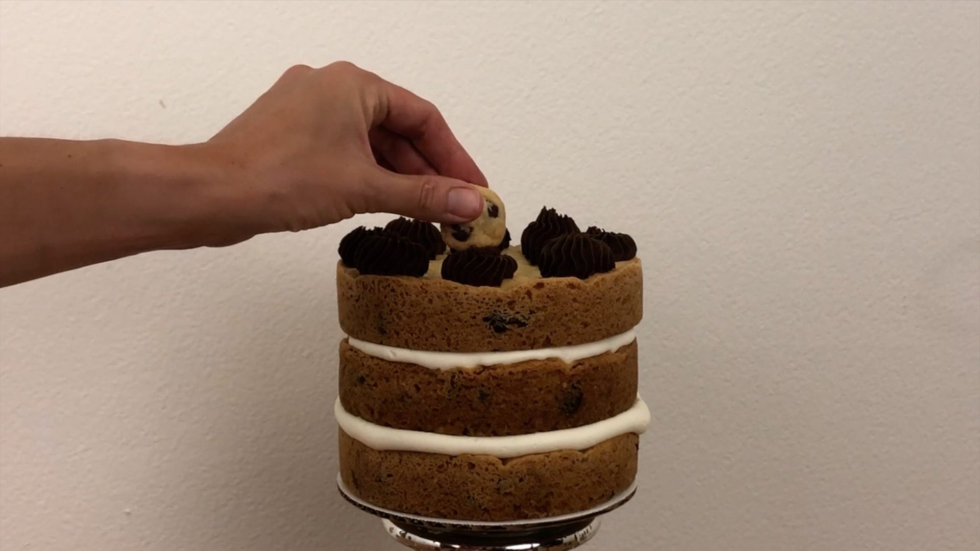 10 Ways To Decorate Cakes With Chocolate Chips – British Girl Bakes