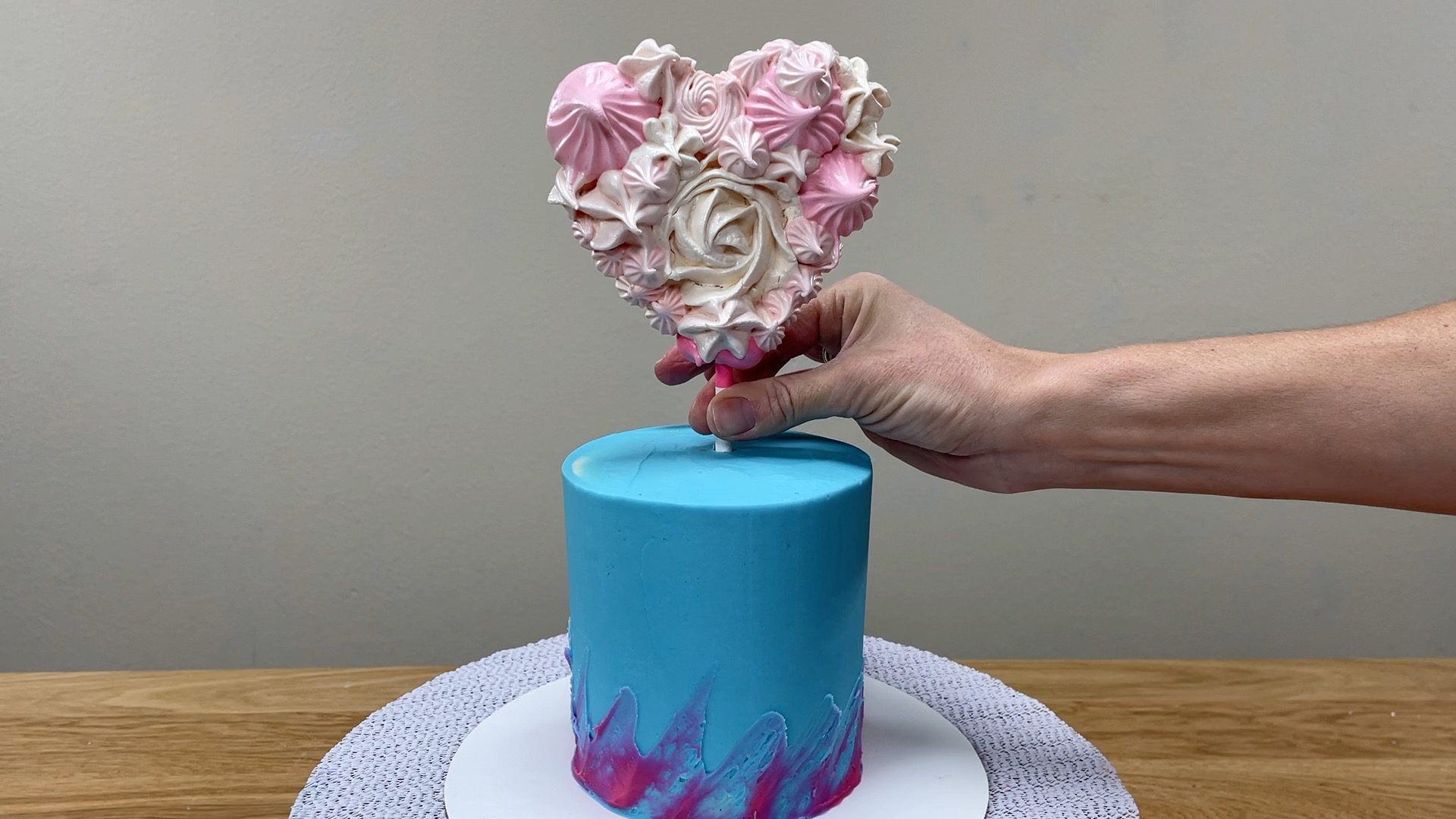 7 Secrets For Smooth Frosting On Cakes – British Girl Bakes