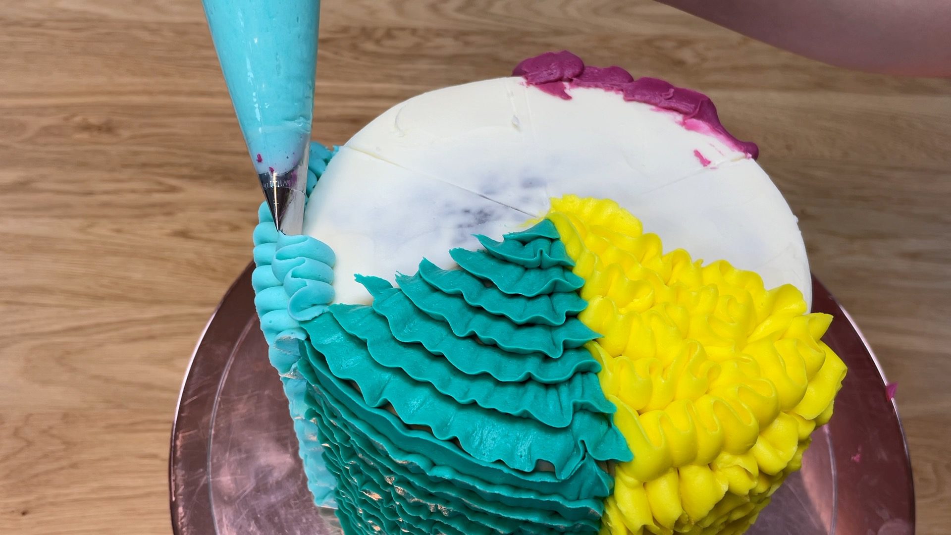 6 Easy Piping Techniques for Frosting Cakes with NO Turntable – British ...