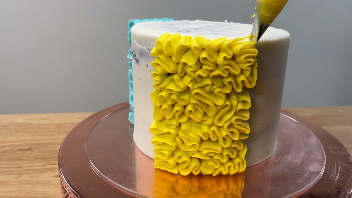 6 Easy Piping Techniques for Frosting Cakes with NO Turntable – British ...