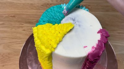 6 Easy Piping Techniques for Frosting Cakes with NO Turntable – British ...