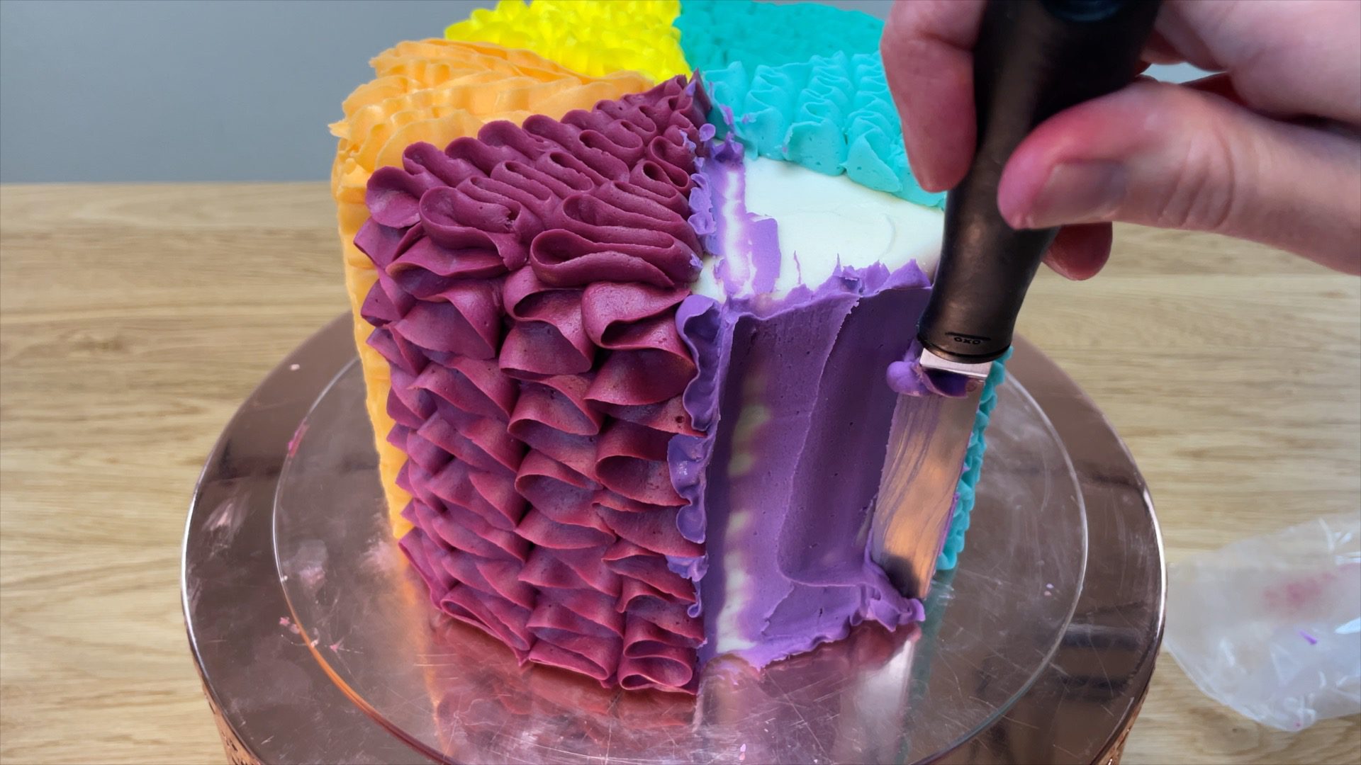 6 Easy Piping Techniques for Frosting Cakes with NO Turntable – British ...