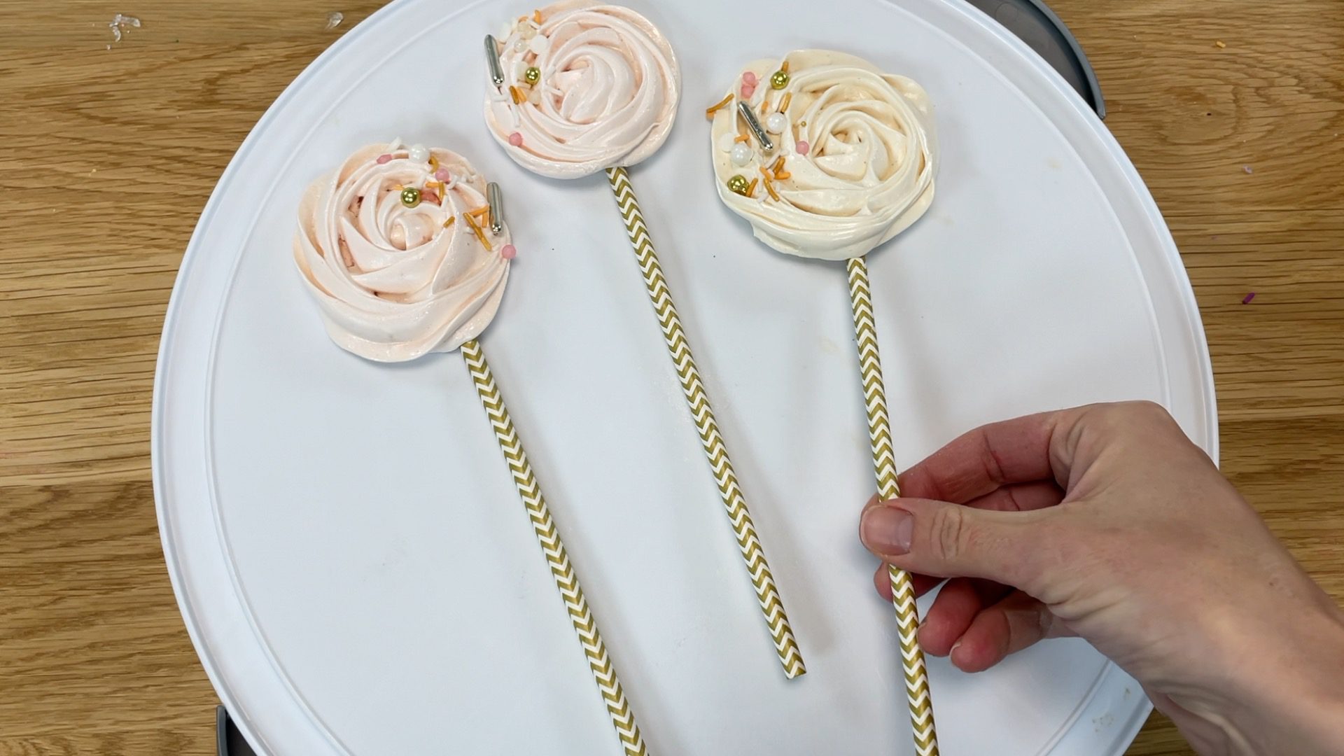 How To Make Meringue Pops – British Girl Bakes