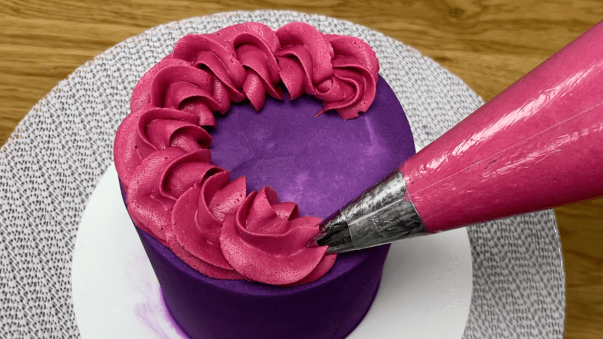 5 Borders You Can Pipe With a 1M Tip – British Girl Bakes