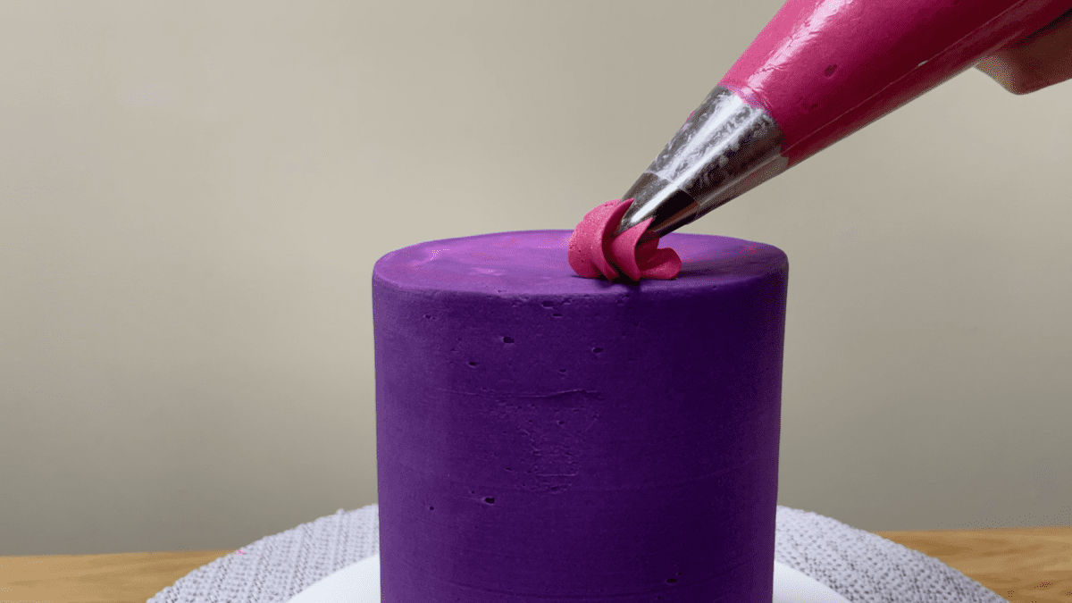 5 Borders You Can Pipe With a 1M Tip – British Girl Bakes