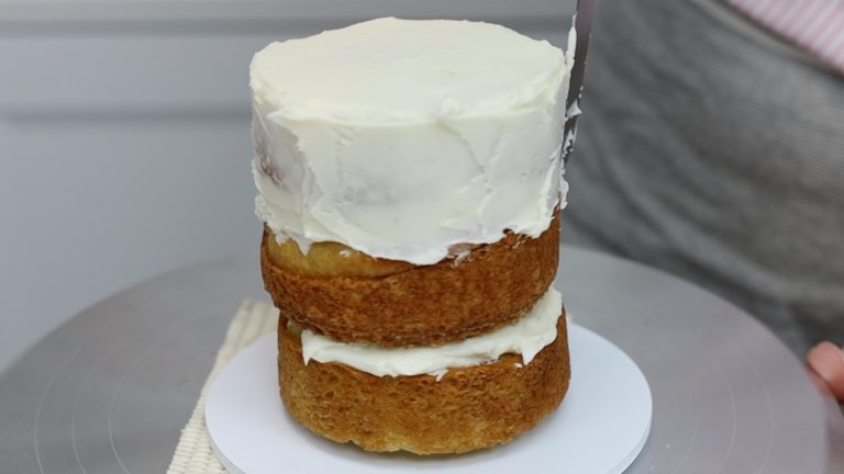 15 Frosting Mistakes You're Making (and How to Fix Them!) - British ...