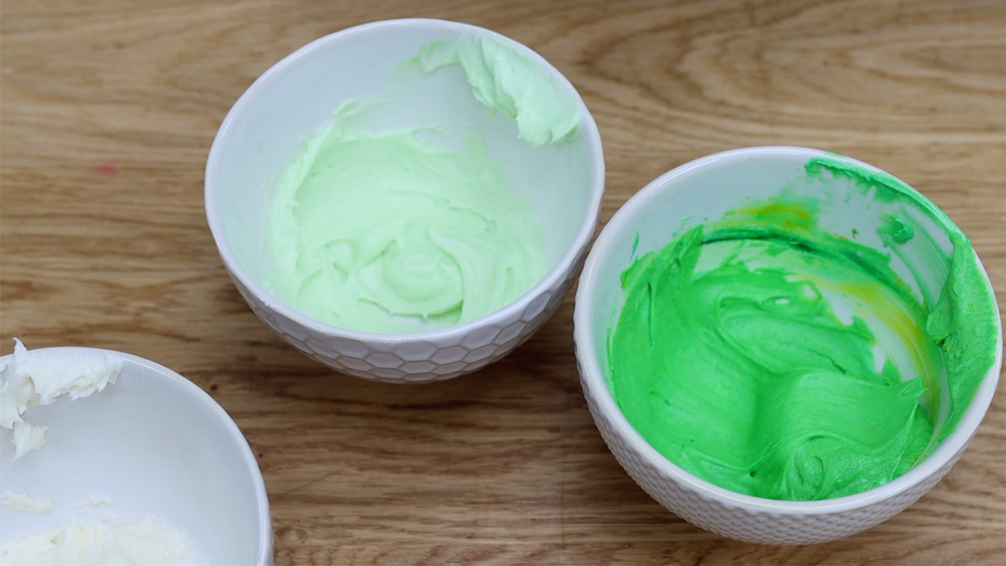 4 Ways to Write on Cakes - British Girl Bakes