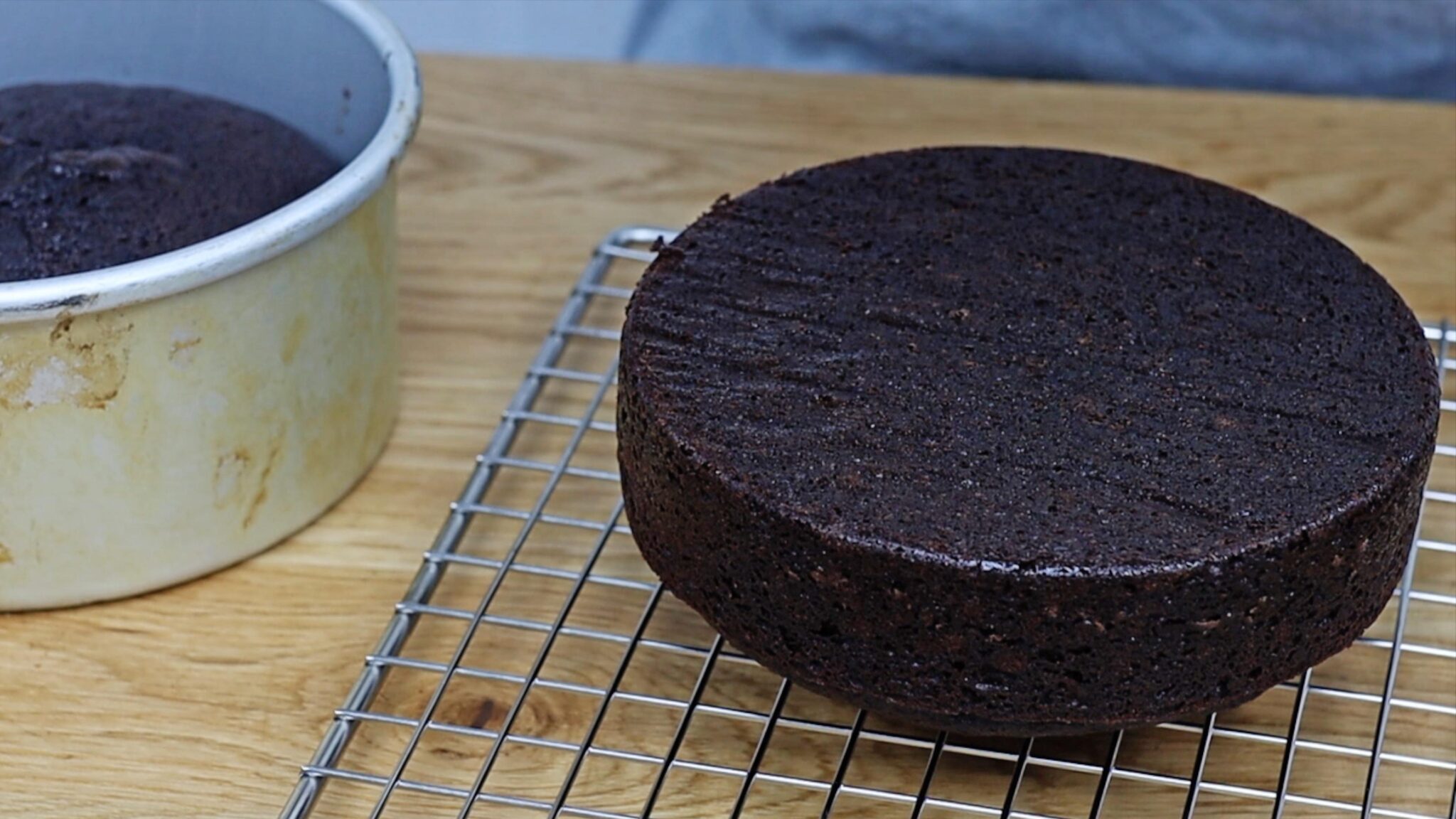 How to Fix Broken Cake Layers - British Girl Bakes