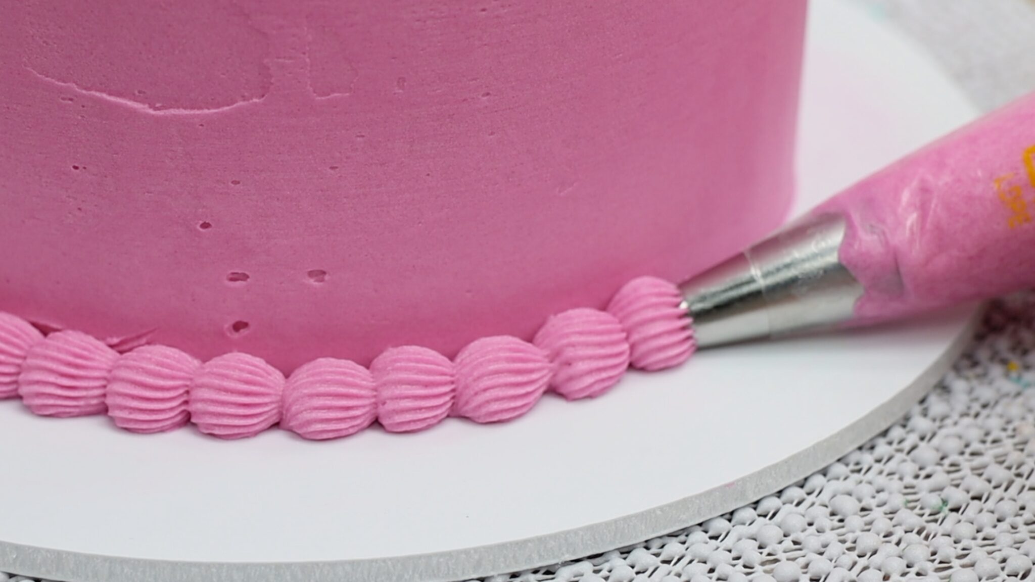 15 Piping Hacks for Cake Decorating - British Girl Bakes