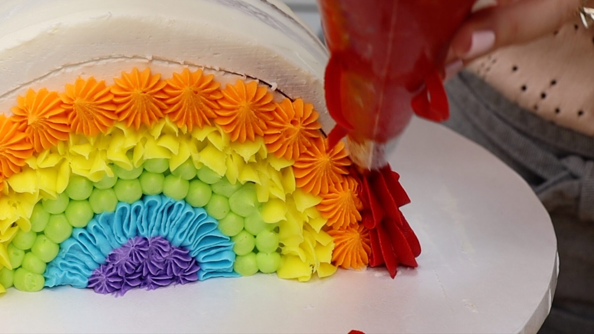 15 Piping Hacks for Cake Decorating - British Girl Bakes