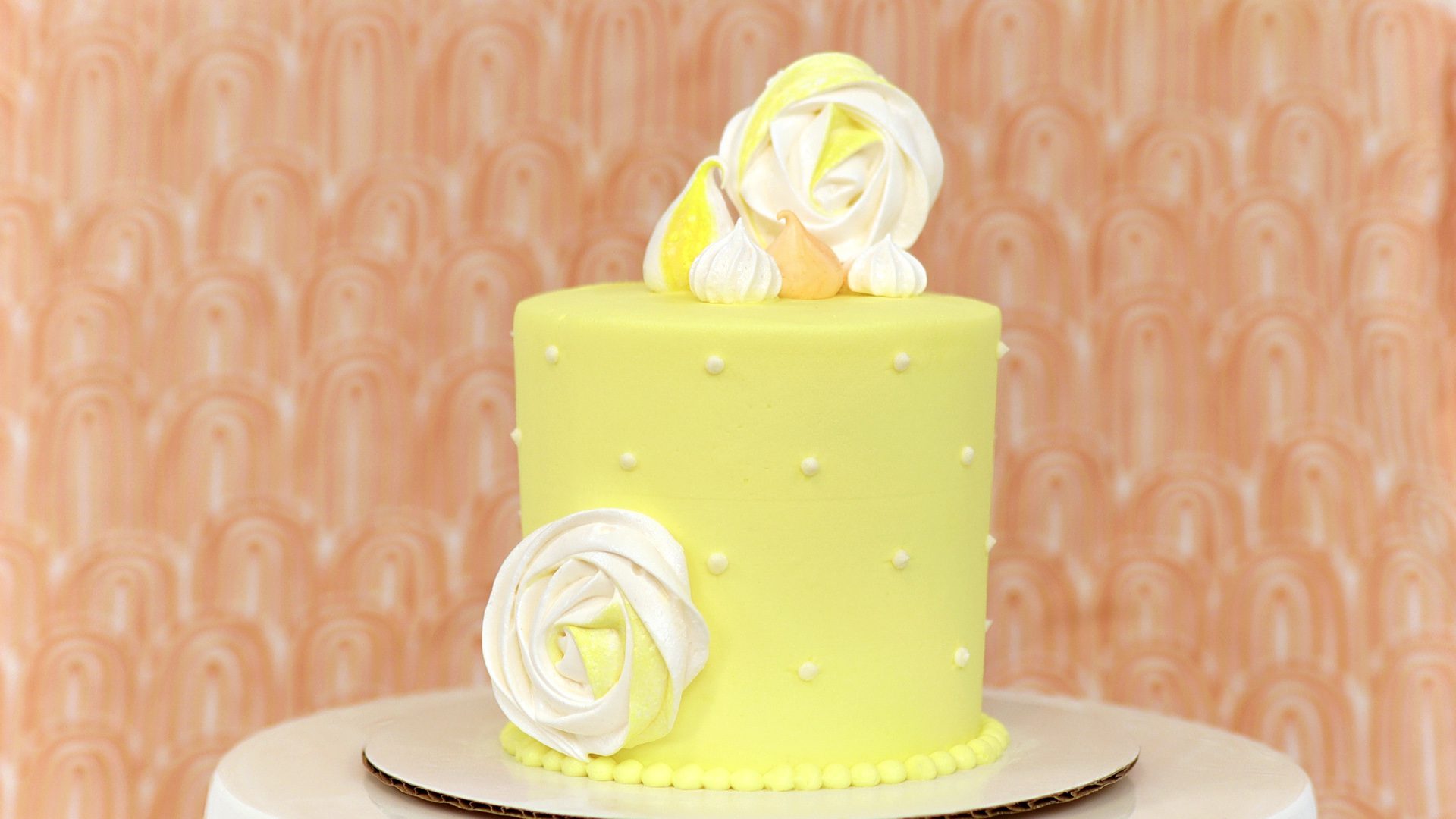 11 Cake Decorating Tips to Make Cakes Look Professional - British Girl ...
