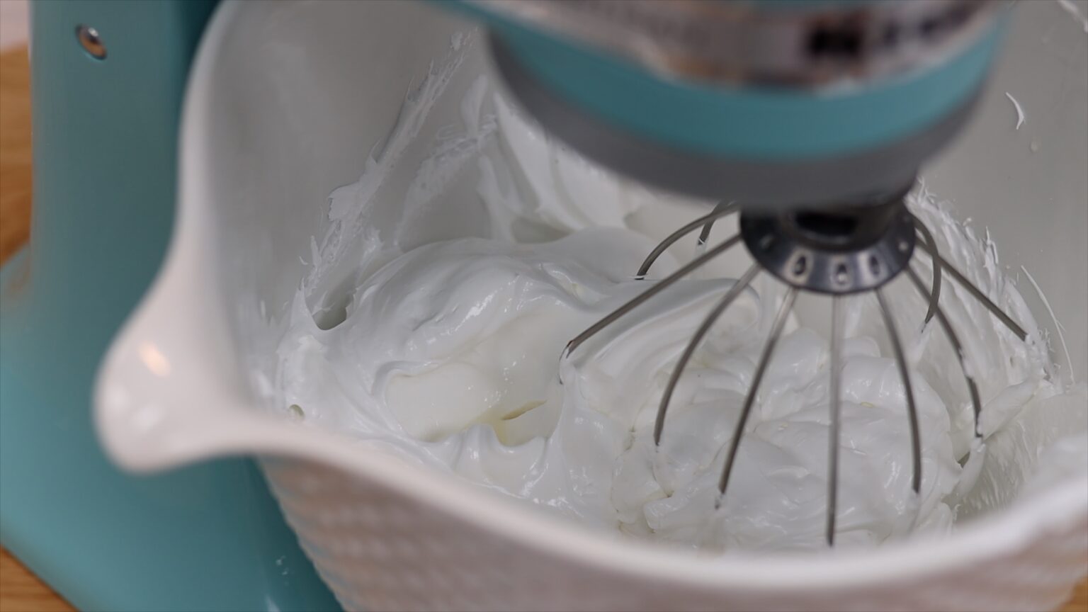 How to Make Meringues for Cake Decorating - British Girl Bakes