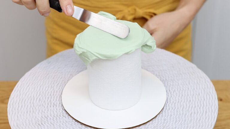 What to do with Leftover Frosting - British Girl Bakes