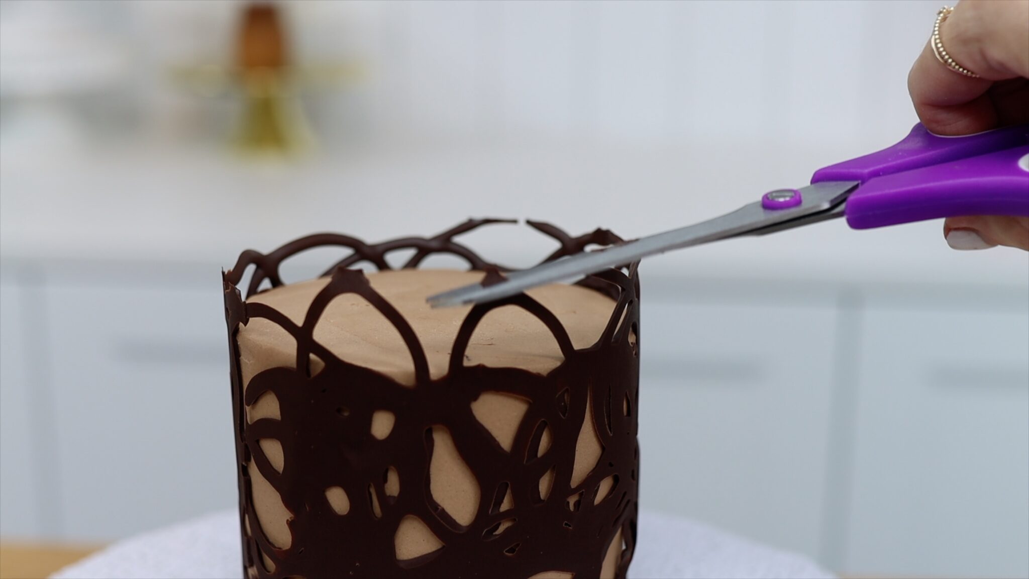 How to Make a Chocolate Collar Cake - British Girl Bakes