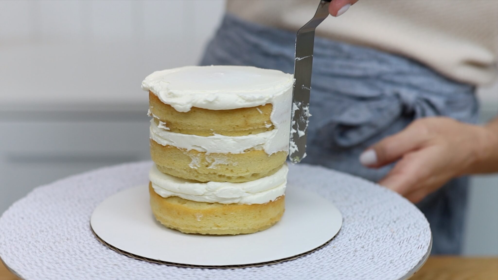 11 Cake Decorating Tips to Make Cakes Look Professional - British Girl ...