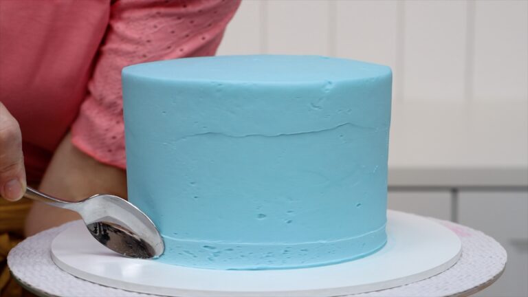 British Girl Bakes Cake Decorating with a Spoon - British Girl Bakes