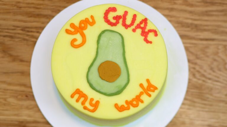 12 Tips for Writing on Cakes - British Girl Bakes