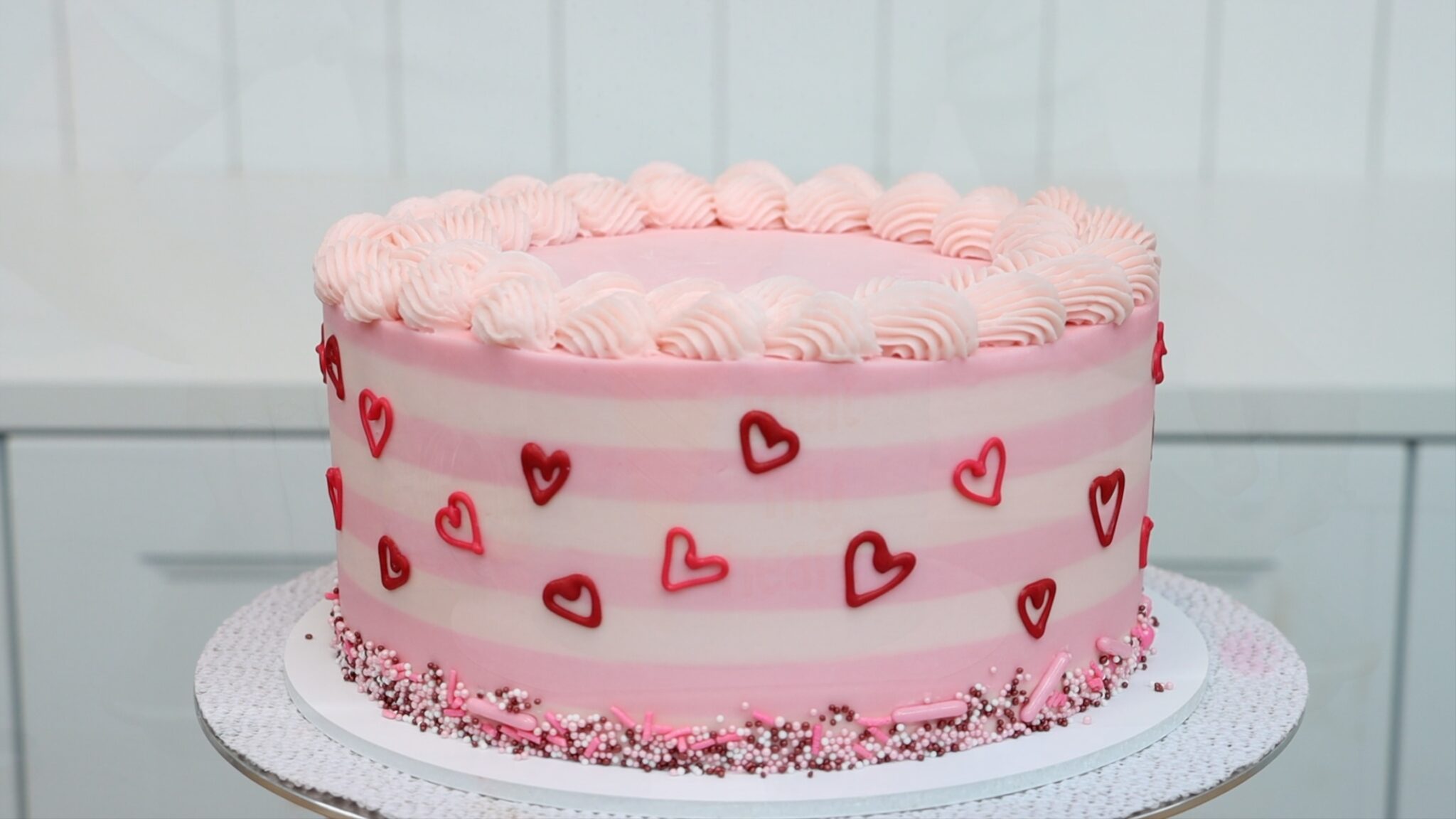 10 Ways to Decorate Cakes on a Budget - British Girl Bakes