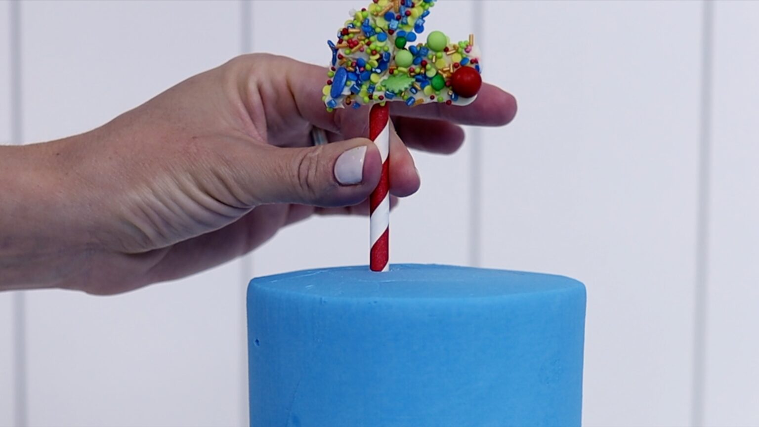 10 Ways to Decorate Cakes on a Budget - British Girl Bakes