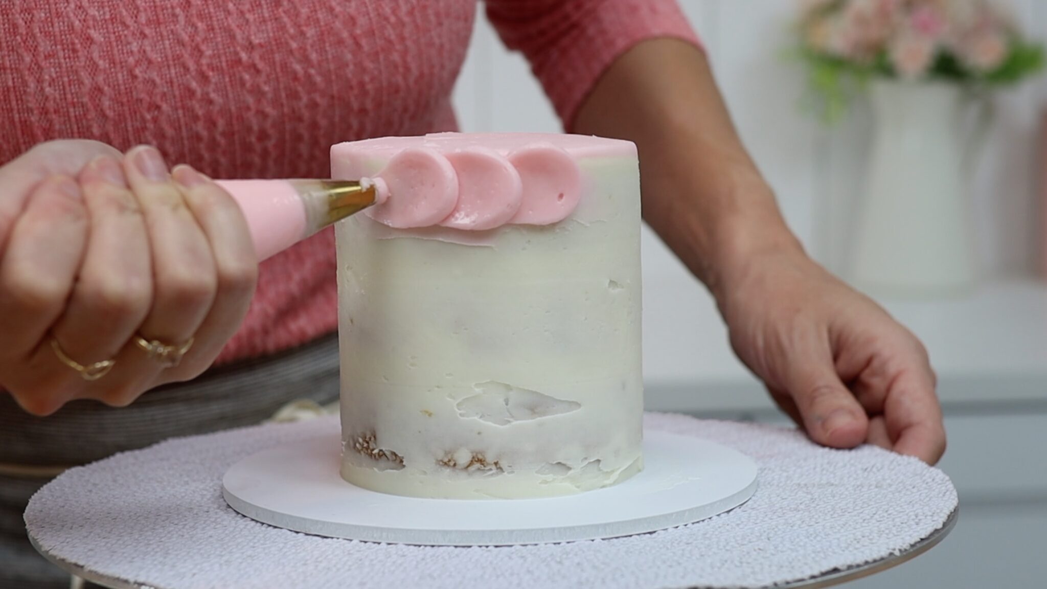 British Girl Bakes Cake Decorating with a Spoon - British Girl Bakes