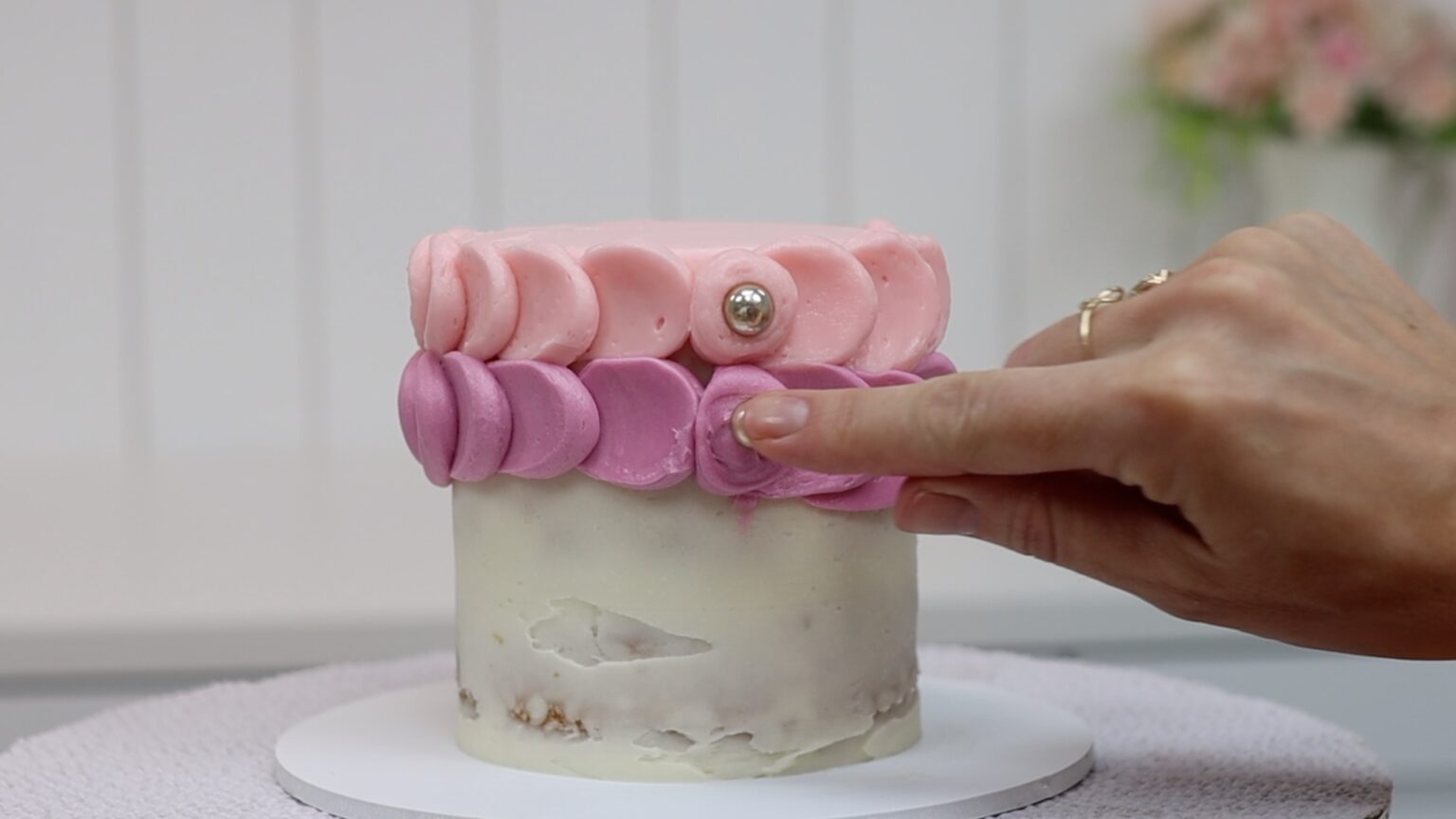 British Girl Bakes Cake Decorating with a Spoon - British Girl Bakes