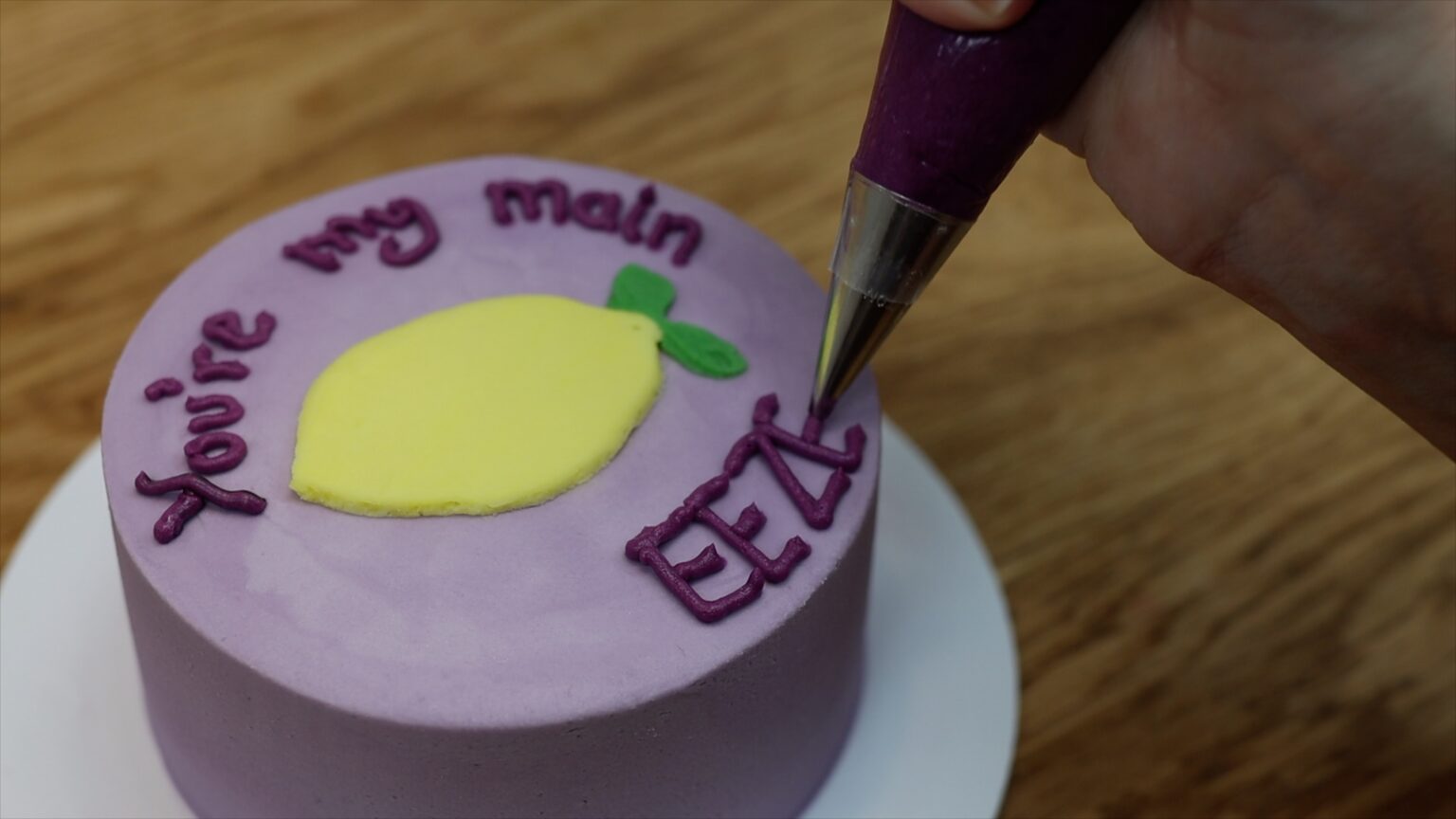 12 Tips for Writing on Cakes - British Girl Bakes