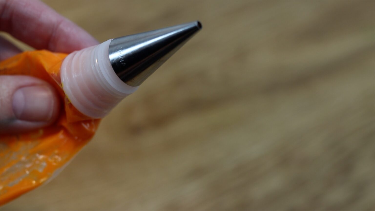 12 Tips for Writing on Cakes - British Girl Bakes