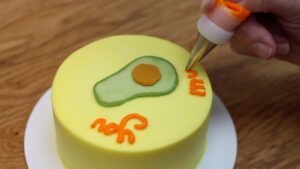 12 Tips for Writing on Cakes - British Girl Bakes