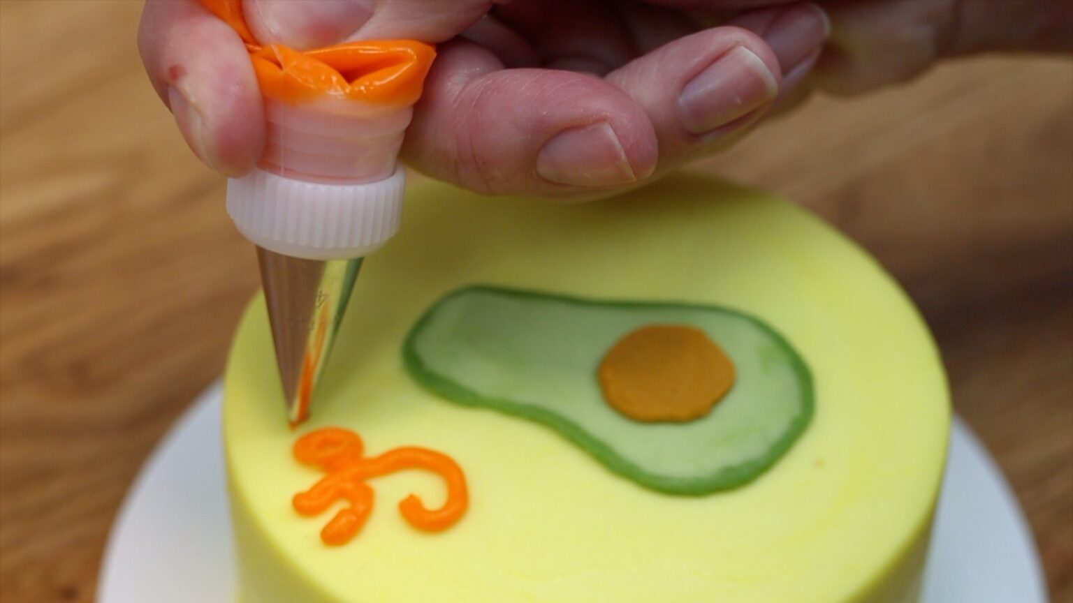 12 Tips for Writing on Cakes - British Girl Bakes