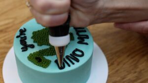 12 Tips for Writing on Cakes - British Girl Bakes