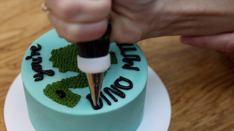 12 Tips for Writing on Cakes - British Girl Bakes